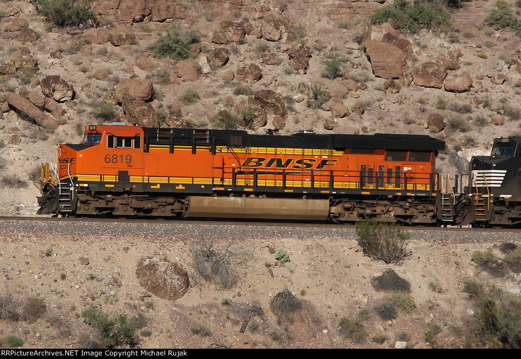 BNSF 6819